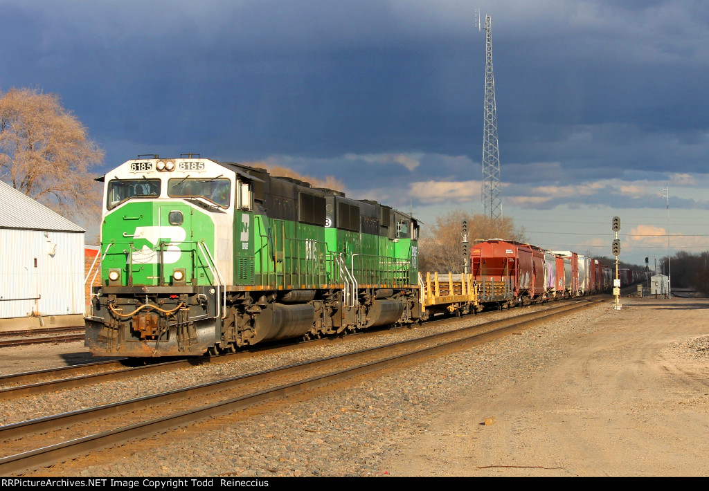 BNSF 8185